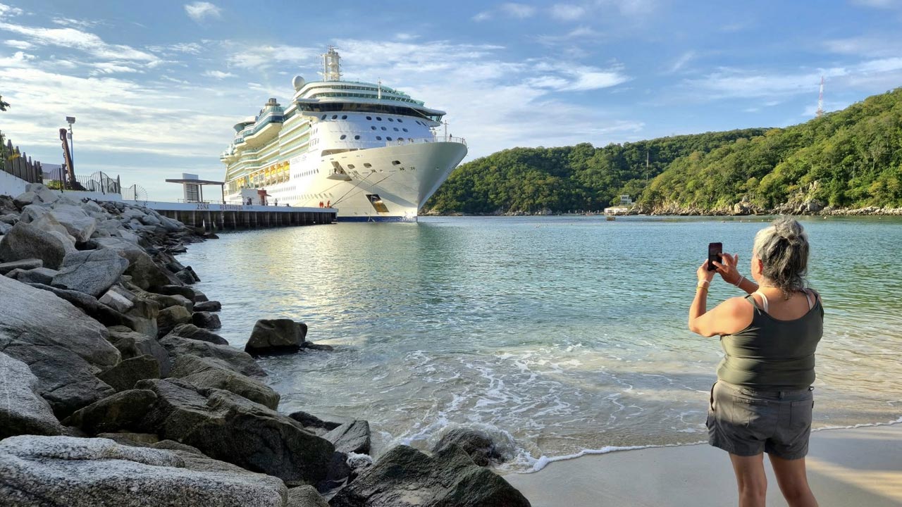Arriba a Huatulco el primer crucero de la temporada: “Serenade of the Seas”